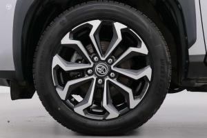 Grey Toyota Yaris Cross 2025 in Vilnius, with an engine capacity of 1.49 L and mileage of 27 thousand km for 25990 €, photo 17 on AUTOMOTO.COM.LV
