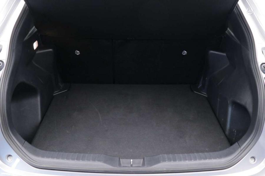 Grey Toyota Yaris Cross 2025 in Vilnius, with an engine capacity of 1.49 L and mileage of 27 thousand km for 25990 €, photo 12 on AUTOMOTO.COM.LV
