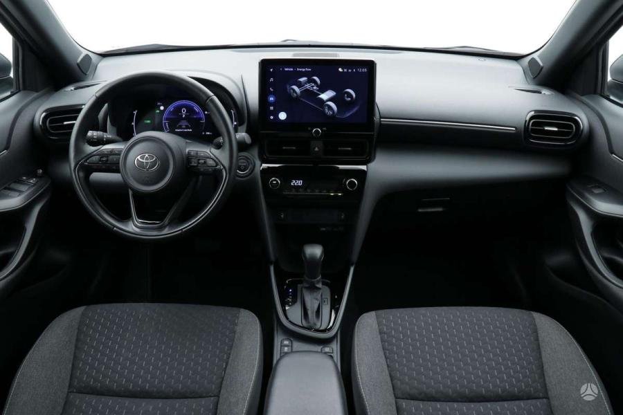 Grey Toyota Yaris Cross 2025 in Vilnius, with an engine capacity of 1.49 L and mileage of 19 thousand km for 26900 €, photo 8 on AUTOMOTO.COM.LV