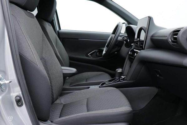 Серый Тойота Yaris Cross 2025 в Вильнюс, объемом двигателя 1.49 л и пробегом 19 тыс. км за 26900 €, фото 9 на AUTOMOTO.COM.LV