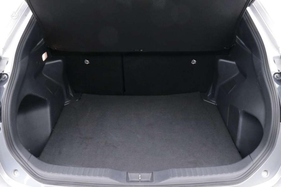 Grey Toyota Yaris Cross 2025 in Vilnius, with an engine capacity of 1.49 L and mileage of 19 thousand km for 26900 €, photo 12 on AUTOMOTO.COM.LV
