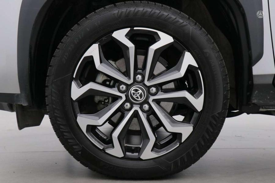 Grey Toyota Yaris Cross 2025 in Vilnius, with an engine capacity of 1.49 L and mileage of 19 thousand km for 26900 €, photo 17 on AUTOMOTO.COM.LV