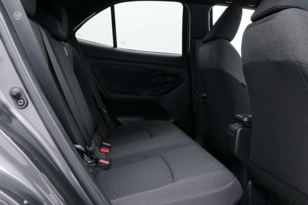 Grey Toyota Yaris Cross 2025 in Vilnius, with an engine capacity of 1.49 L and mileage of 28 thousand km for 26990 €, photo 10 on AUTOMOTO.COM.LV