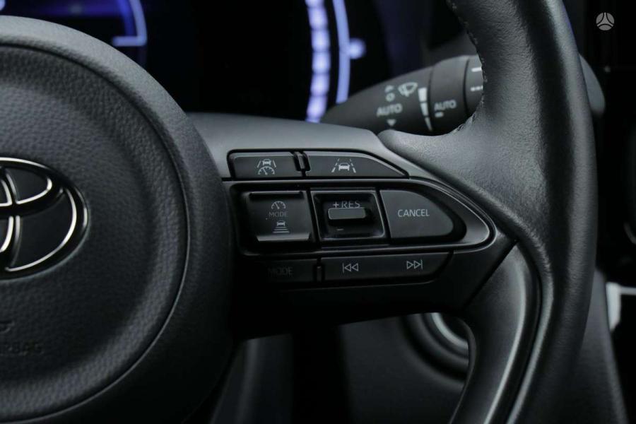 Серый Тойота Yaris Cross 2025 в Вильнюс, объемом двигателя 1.49 л и пробегом 28 тыс. км за 26990 €, фото 29 на AUTOMOTO.COM.LV