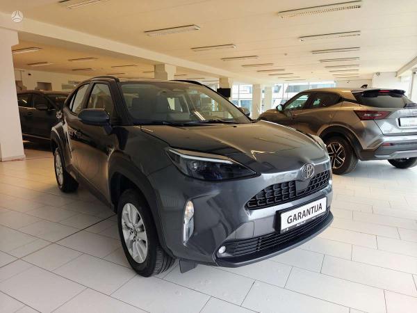 Pelēks Toyota Yaris Cross 2025 Šauļi, ar dzinēja tilpumu 1.49 L un nobraukumu 32 tūkst. km par 24200 €, foto 1 vietnē AUTOMOTO.COM.LV