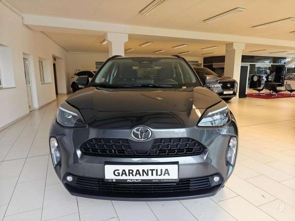 Pelēks Toyota Yaris Cross 2025 Šauļi, ar dzinēja tilpumu 1.49 L un nobraukumu 32 tūkst. km par 24200 €, foto 2 vietnē AUTOMOTO.COM.LV