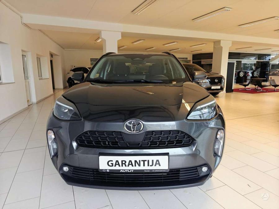 Pelēks Toyota Yaris Cross 2025 Šauļi, ar dzinēja tilpumu 1.49 L un nobraukumu 32 tūkst. km par 24200 €, foto 3 vietnē AUTOMOTO.COM.LV