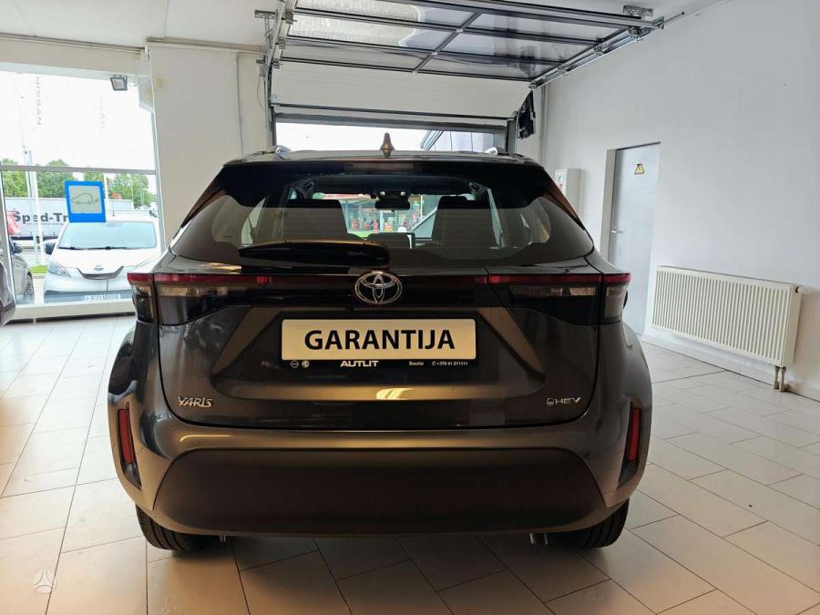 Pelēks Toyota Yaris Cross 2025 Šauļi, ar dzinēja tilpumu 1.49 L un nobraukumu 32 tūkst. km par 24200 €, foto 7 vietnē AUTOMOTO.COM.LV