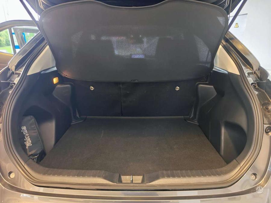 Pelēks Toyota Yaris Cross 2025 Šauļi, ar dzinēja tilpumu 1.49 L un nobraukumu 32 tūkst. km par 24200 €, foto 8 vietnē AUTOMOTO.COM.LV