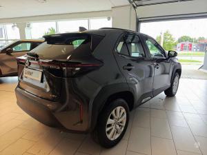 Pelēks Toyota Yaris Cross 2025 Šauļi, ar dzinēja tilpumu 1.49 L un nobraukumu 32 tūkst. km par 24200 €, foto 9 vietnē AUTOMOTO.COM.LV