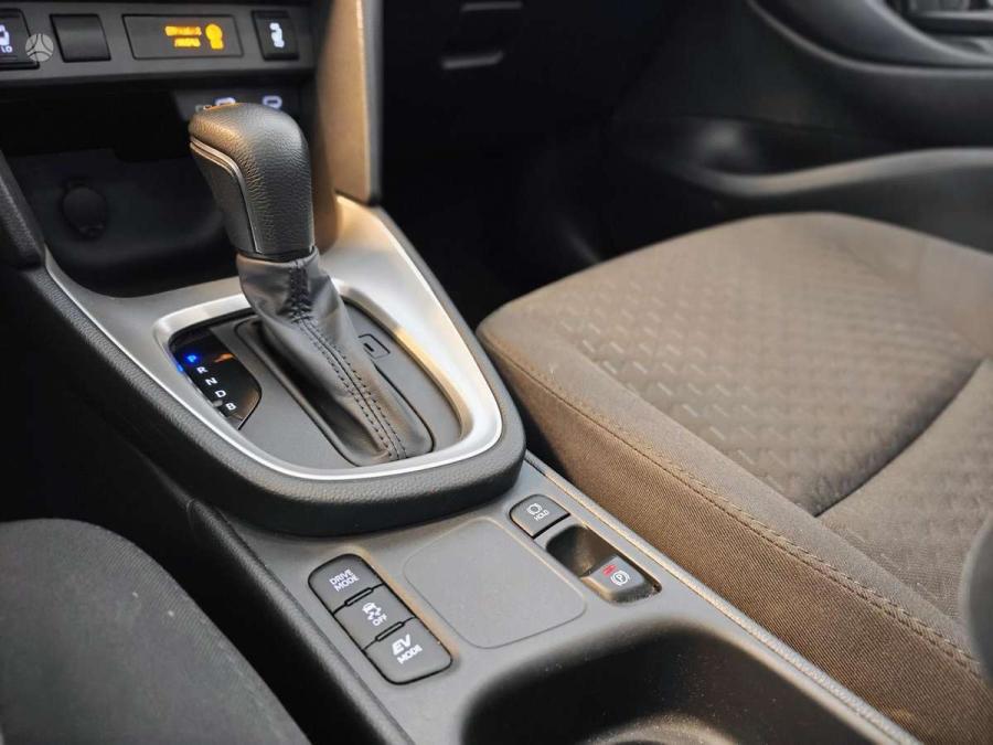 Pelēks Toyota Yaris Cross 2025 Šauļi, ar dzinēja tilpumu 1.49 L un nobraukumu 32 tūkst. km par 24200 €, foto 15 vietnē AUTOMOTO.COM.LV