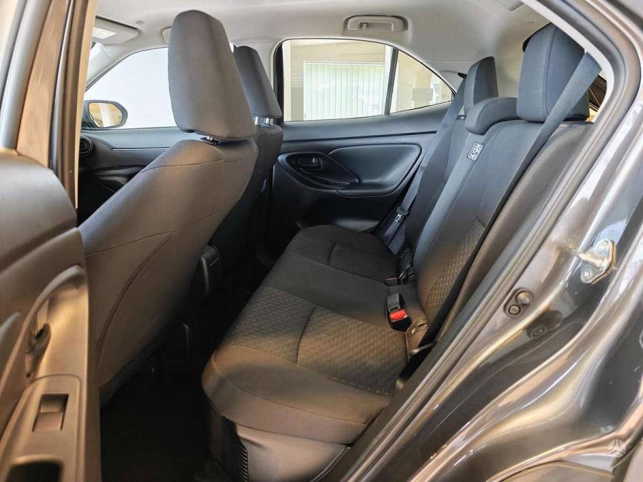 Pelēks Toyota Yaris Cross 2025 Šauļi, ar dzinēja tilpumu 1.49 L un nobraukumu 32 tūkst. km par 24200 €, foto 18 vietnē AUTOMOTO.COM.LV