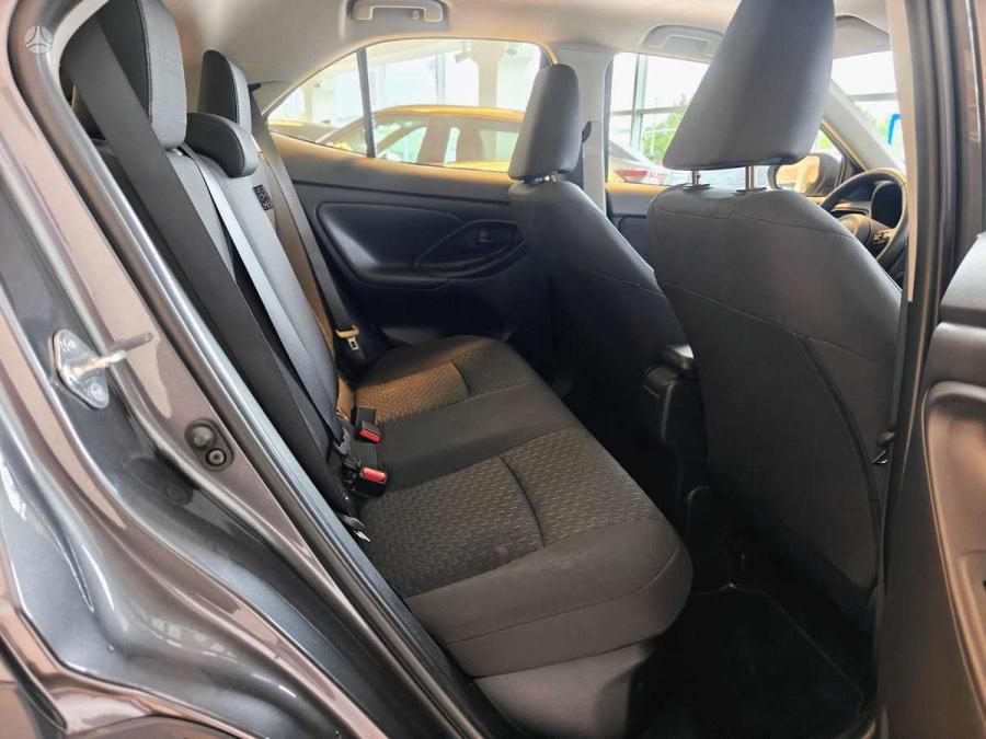 Pelēks Toyota Yaris Cross 2025 Šauļi, ar dzinēja tilpumu 1.49 L un nobraukumu 32 tūkst. km par 24200 €, foto 19 vietnē AUTOMOTO.COM.LV