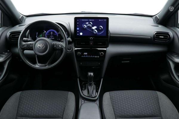 Grey Toyota Yaris Cross 2025 in Vilnius, with an engine capacity of 1.49 L and mileage of 24 thousand km for 25990 €, photo 7 on AUTOMOTO.COM.LV