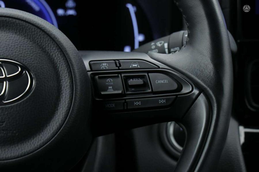Серый Тойота Yaris Cross 2025 в Вильнюс, объемом двигателя 1.49 л и пробегом 24 тыс. км за 25990 €, фото 27 на AUTOMOTO.COM.LV