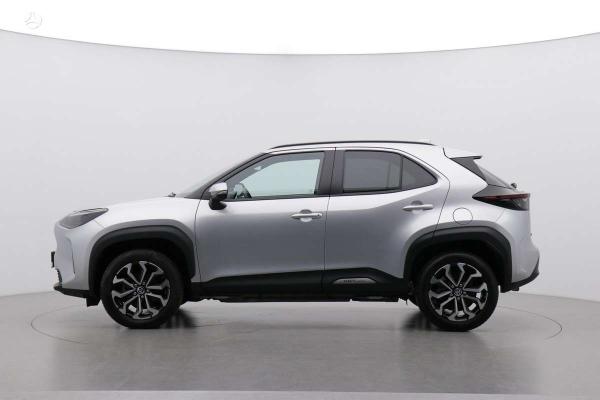 Grey Toyota Yaris Cross 2025 in Vilnius, with an engine capacity of 1.49 L and mileage of 26 thousand km for 24990 €, photo 4 on AUTOMOTO.COM.LV