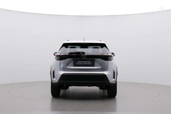 Grey Toyota Yaris Cross 2025 in Vilnius, with an engine capacity of 1.49 L and mileage of 26 thousand km for 24990 €, photo 5 on AUTOMOTO.COM.LV