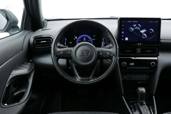 Grey Toyota Yaris Cross 2025 in Vilnius, with an engine capacity of 1.49 L and mileage of 25 thousand km for 26990 €, photo 8 on AUTOMOTO.COM.LV