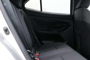 Grey Toyota Yaris Cross 2025 in Vilnius, with an engine capacity of 1.49 L and mileage of 25 thousand km for 26990 €, photo 11 on AUTOMOTO.COM.LV