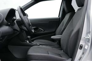 Grey Toyota Yaris Cross 2025 in Vilnius, with an engine capacity of 1.49 L and mileage of 25 thousand km for 26990 €, photo 13 on AUTOMOTO.COM.LV