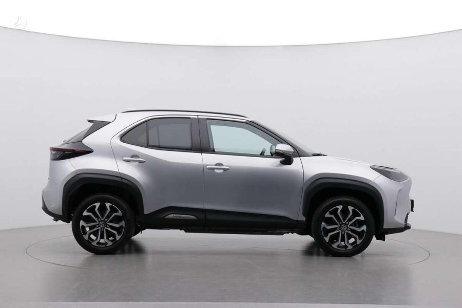 Grey Toyota Yaris Cross 2025 in Vilnius, with an engine capacity of 1.49 L and mileage of 25 thousand km for 26990 €, photo 18 on AUTOMOTO.COM.LV