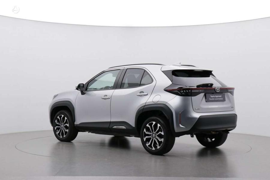 Grey Toyota Yaris Cross 2025 in Vilnius, with an engine capacity of 1.49 L and mileage of 25 thousand km for 26990 €, photo 19 on AUTOMOTO.COM.LV