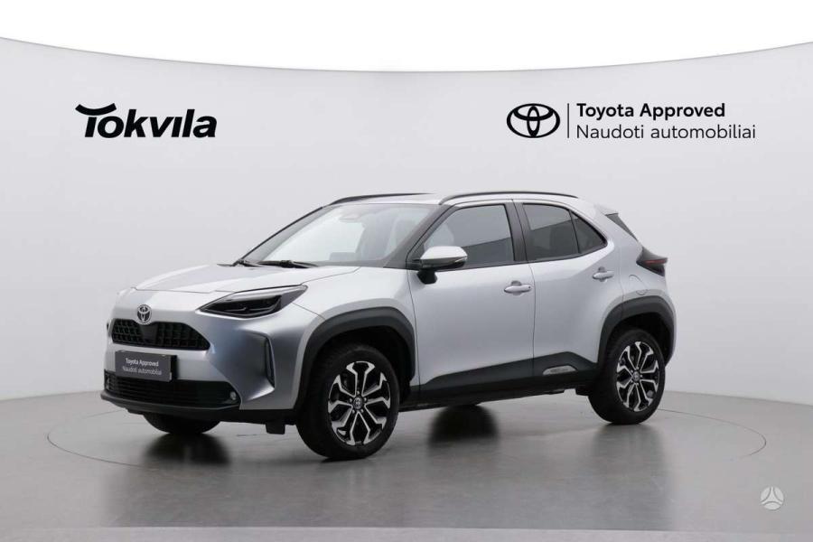 Grey Toyota Yaris Cross 2025 in Vilnius, with an engine capacity of 1.49 L and mileage of 19 thousand km for 25900 €, photo 1 on AUTOMOTO.COM.LV