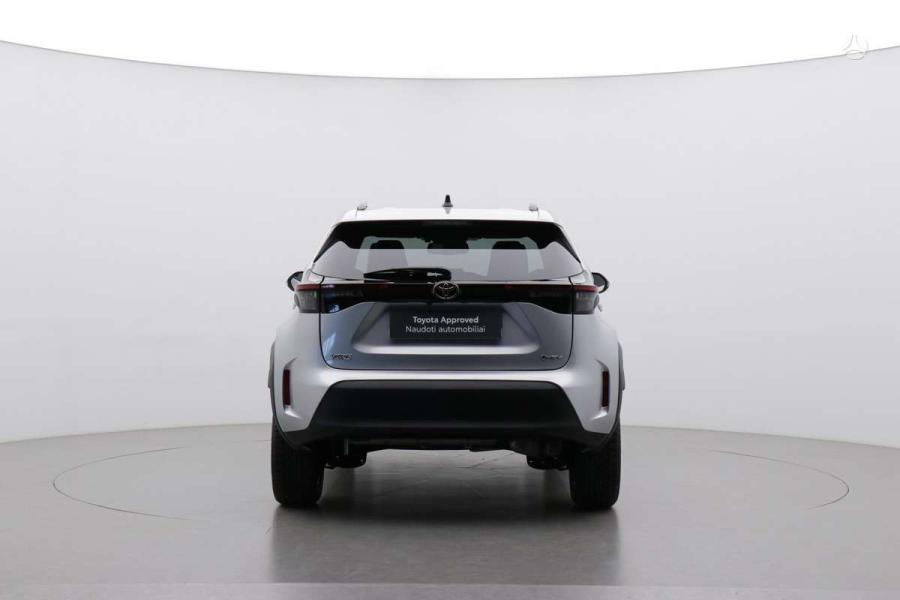 Grey Toyota Yaris Cross 2025 in Vilnius, with an engine capacity of 1.49 L and mileage of 19 thousand km for 25900 €, photo 5 on AUTOMOTO.COM.LV