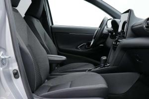 Grey Toyota Yaris Cross 2025 in Vilnius, with an engine capacity of 1.49 L and mileage of 19 thousand km for 25900 €, photo 9 on AUTOMOTO.COM.LV