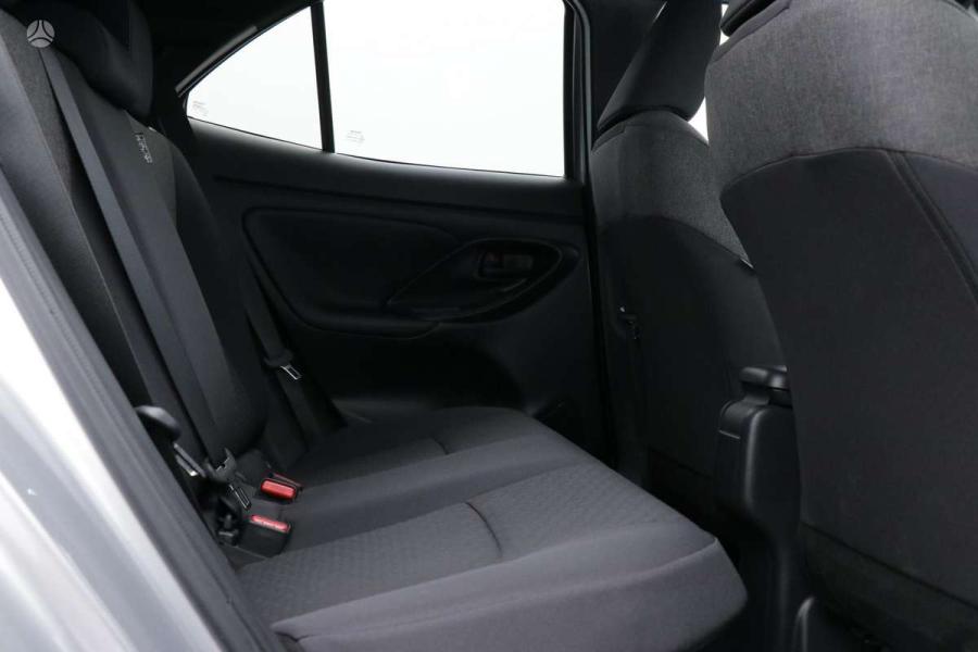 Grey Toyota Yaris Cross 2025 in Vilnius, with an engine capacity of 1.49 L and mileage of 19 thousand km for 25900 €, photo 10 on AUTOMOTO.COM.LV
