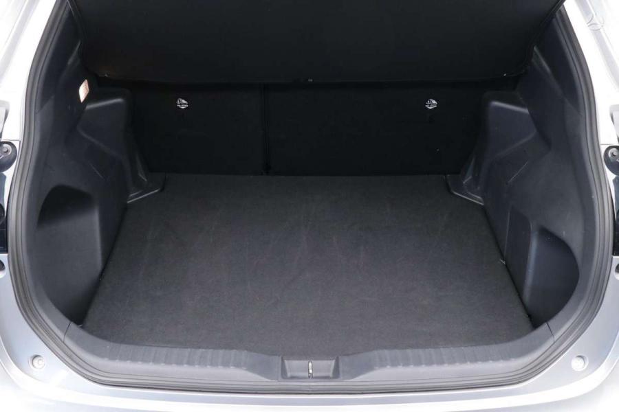 Grey Toyota Yaris Cross 2025 in Vilnius, with an engine capacity of 1.49 L and mileage of 19 thousand km for 25900 €, photo 11 on AUTOMOTO.COM.LV
