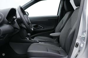 Grey Toyota Yaris Cross 2025 in Vilnius, with an engine capacity of 1.49 L and mileage of 19 thousand km for 25900 €, photo 12 on AUTOMOTO.COM.LV