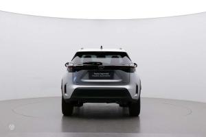 Grey Toyota Yaris Cross 2025 in Vilnius, with an engine capacity of 1.49 L and mileage of 15 thousand km for 25900 €, photo 6 on AUTOMOTO.COM.LV