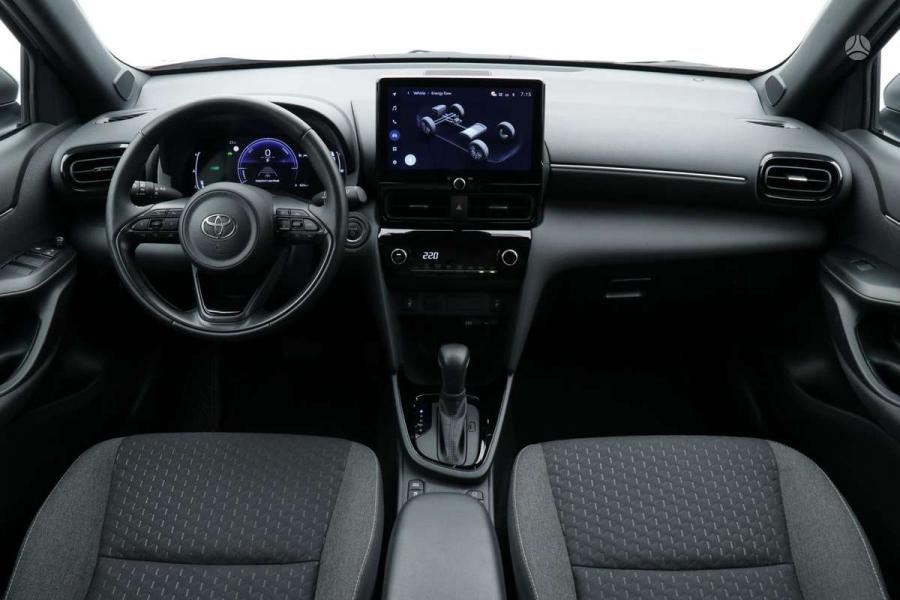 Grey Toyota Yaris Cross 2025 in Vilnius, with an engine capacity of 1.49 L and mileage of 15 thousand km for 25900 €, photo 8 on AUTOMOTO.COM.LV