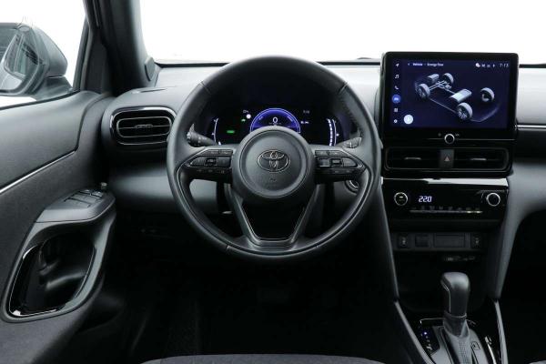 Grey Toyota Yaris Cross 2025 in Vilnius, with an engine capacity of 1.49 L and mileage of 15 thousand km for 25900 €, photo 8 on AUTOMOTO.COM.LV