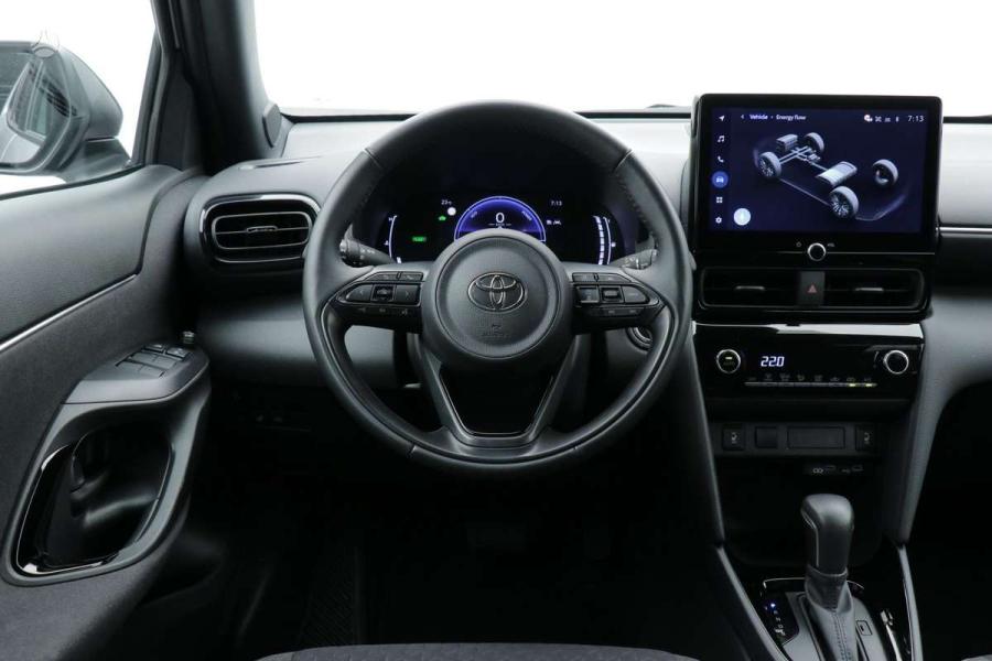 Grey Toyota Yaris Cross 2025 in Vilnius, with an engine capacity of 1.49 L and mileage of 15 thousand km for 25900 €, photo 9 on AUTOMOTO.COM.LV