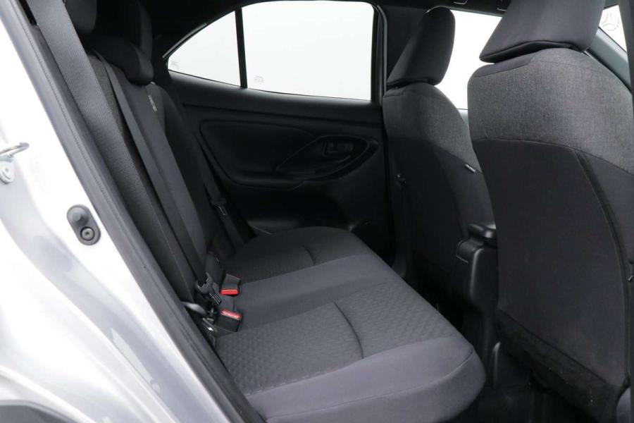 Grey Toyota Yaris Cross 2025 in Vilnius, with an engine capacity of 1.49 L and mileage of 15 thousand km for 25900 €, photo 11 on AUTOMOTO.COM.LV
