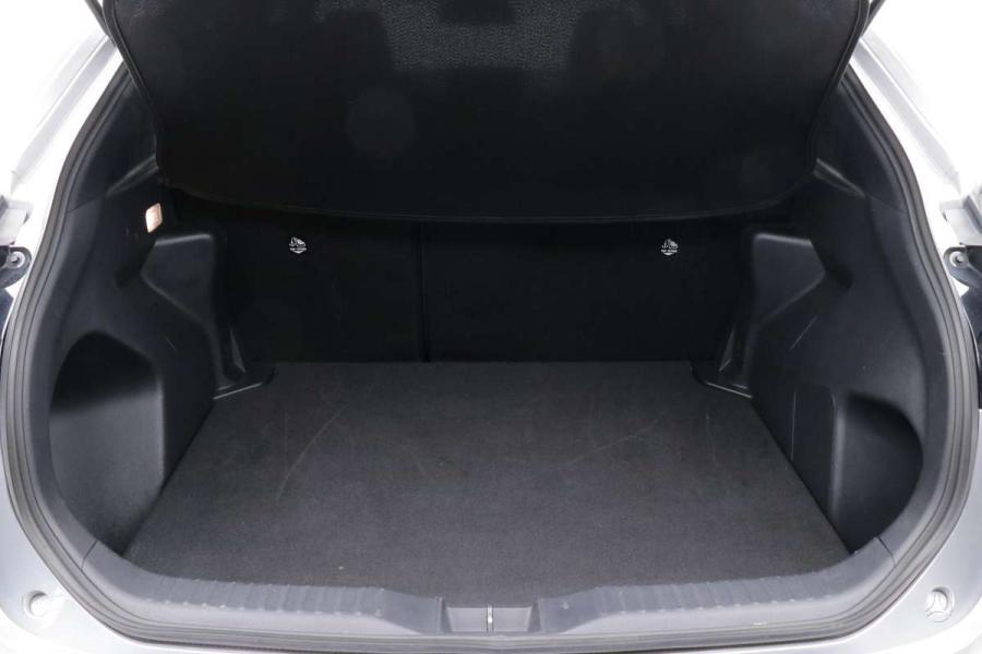 Grey Toyota Yaris Cross 2025 in Vilnius, with an engine capacity of 1.49 L and mileage of 15 thousand km for 25900 €, photo 12 on AUTOMOTO.COM.LV