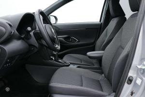 Grey Toyota Yaris Cross 2025 in Vilnius, with an engine capacity of 1.49 L and mileage of 15 thousand km for 25900 €, photo 13 on AUTOMOTO.COM.LV
