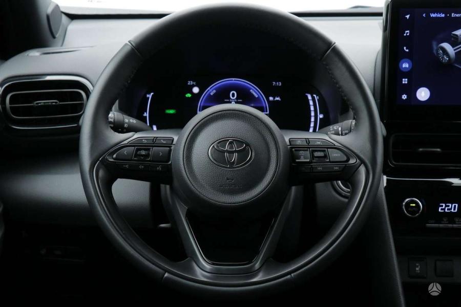 Grey Toyota Yaris Cross 2025 in Vilnius, with an engine capacity of 1.49 L and mileage of 15 thousand km for 25900 €, photo 14 on AUTOMOTO.COM.LV