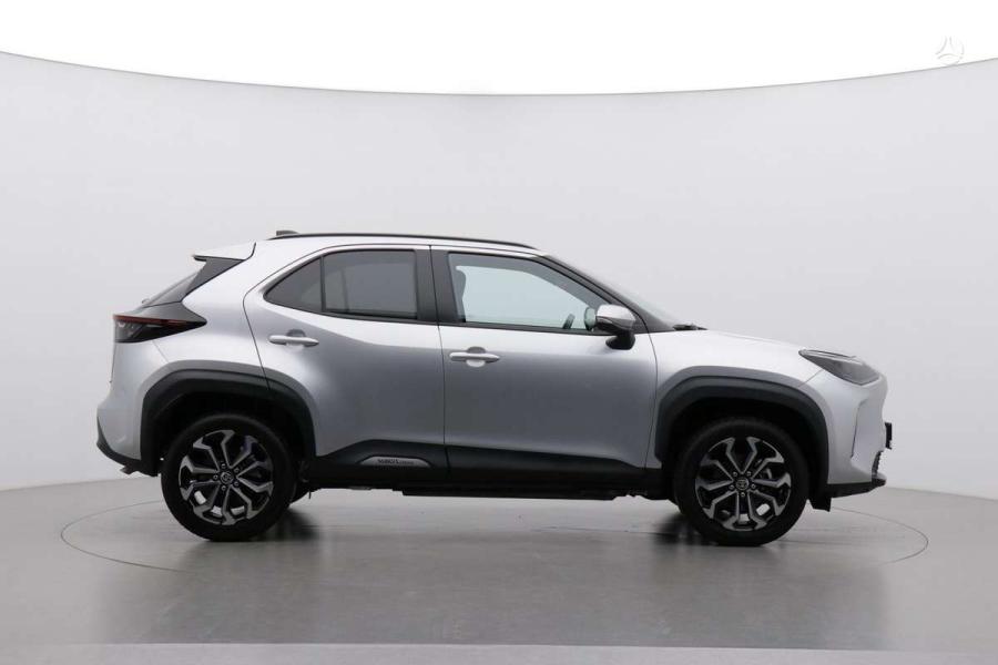 Grey Toyota Yaris Cross 2025 in Vilnius, with an engine capacity of 1.49 L and mileage of 15 thousand km for 25900 €, photo 18 on AUTOMOTO.COM.LV