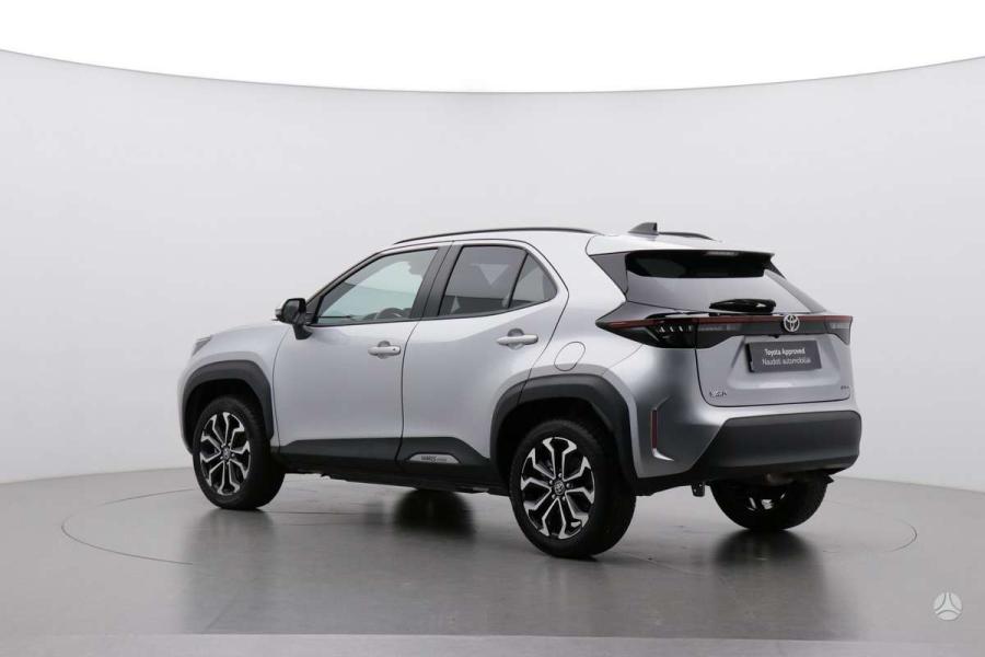 Grey Toyota Yaris Cross 2025 in Vilnius, with an engine capacity of 1.49 L and mileage of 15 thousand km for 25900 €, photo 19 on AUTOMOTO.COM.LV