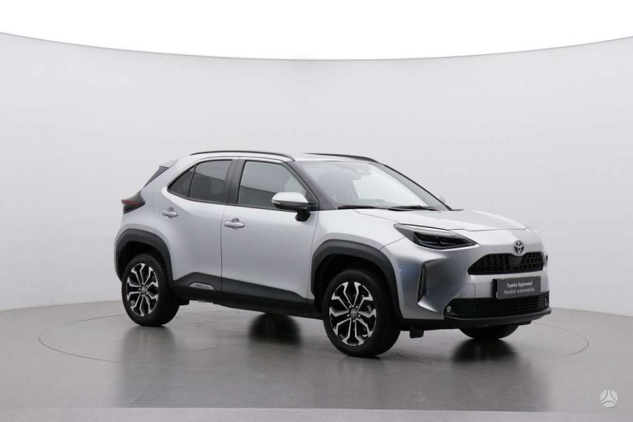 Grey Toyota Yaris Cross 2025 in Vilnius, with an engine capacity of 1.49 L and mileage of 15 thousand km for 25900 €, photo 20 on AUTOMOTO.COM.LV