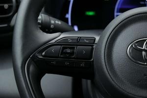Grey Toyota Yaris Cross 2025 in Vilnius, with an engine capacity of 1.49 L and mileage of 15 thousand km for 25900 €, photo 26 on AUTOMOTO.COM.LV