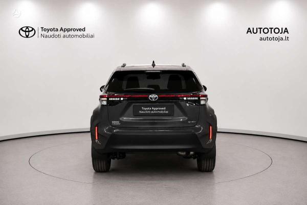 Pelēks Toyota Yaris Cross 2025 Kauņa, ar dzinēja tilpumu 1.49 L un nobraukumu 32 tūkst. km par 25500 €, foto 4 vietnē AUTOMOTO.COM.LV