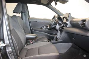Grey Toyota Yaris Cross 2025 in Kaunas, with an engine capacity of 1.49 L and mileage of 32 thousand km for 25500 €, photo 7 on AUTOMOTO.COM.LV