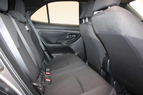 Pelēks Toyota Yaris Cross 2025 Kauņa, ar dzinēja tilpumu 1.49 L un nobraukumu 32 tūkst. km par 25500 €, foto 7 vietnē AUTOMOTO.COM.LV