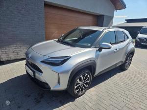 Grey Toyota Yaris Cross 2025 in Panevezys, with an engine capacity of 1.49 L and mileage of 9 thousand km for 21500 €, photo 1 on AUTOMOTO.COM.LV