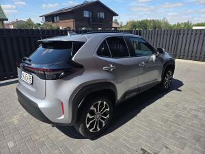 Серый Тойота Yaris Cross 2025 в Паневежис, объемом двигателя 1.49 л и пробегом 9 тыс. км за 21500 €, фото 4 на AUTOMOTO.COM.LV