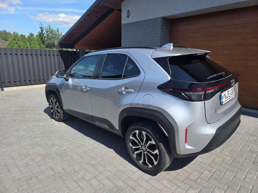 Серый Тойота Yaris Cross 2025 в Паневежис, объемом двигателя 1.49 л и пробегом 9 тыс. км за 21500 €, фото 5 на AUTOMOTO.COM.LV